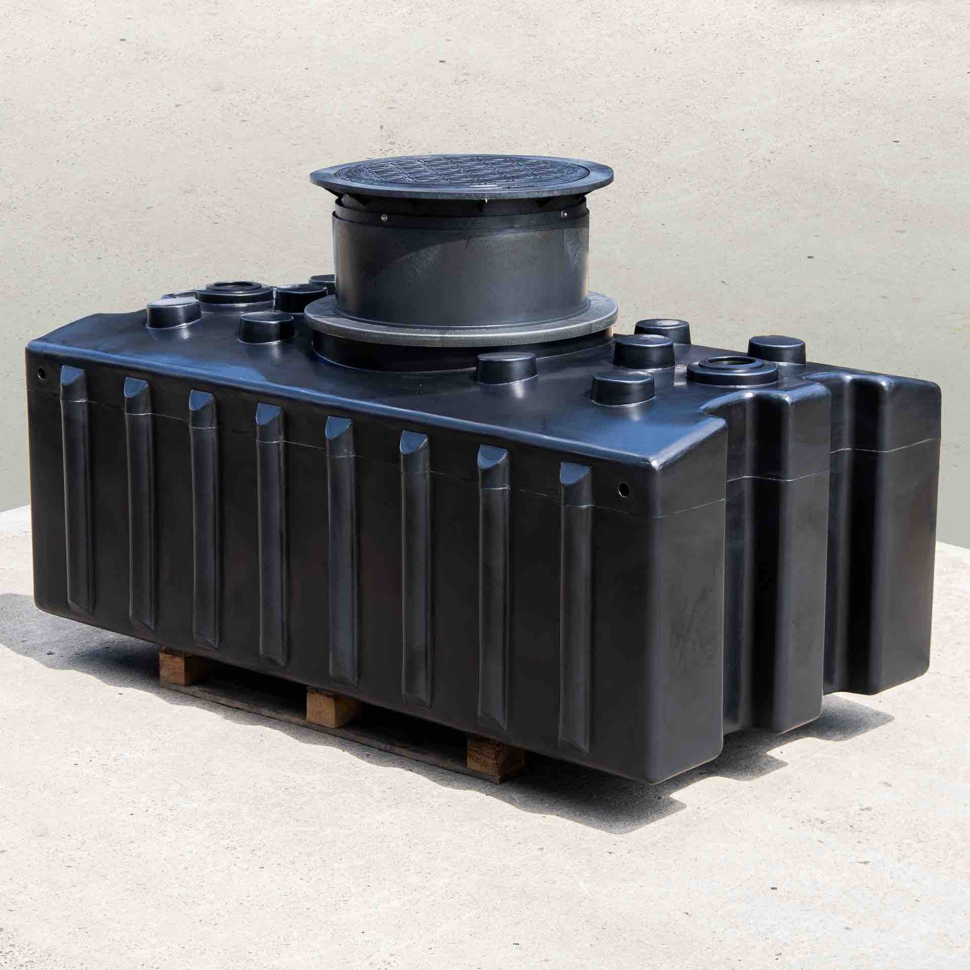 2,000 l flat tank Cistern for rainwater