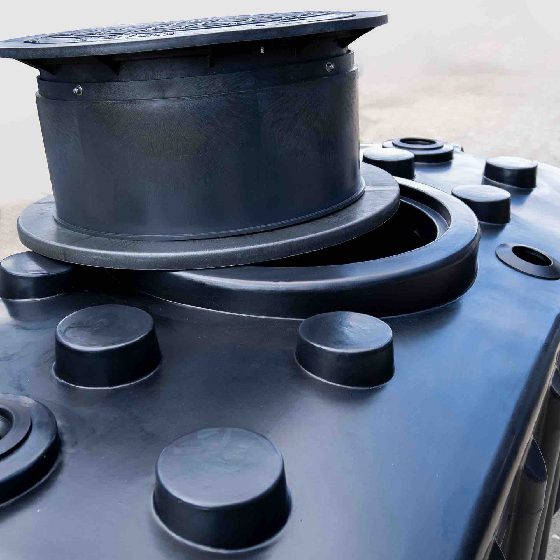2,000 l flat tank Cistern for rainwater